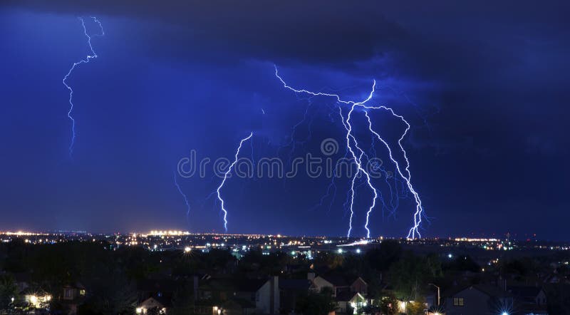 Het Onweer van de bliksem stock afbeelding. Image of onweersbui - 21226679