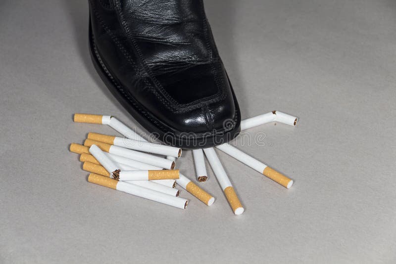 Het ophouden van het roken stock foto. Image of gebroken - 28624316