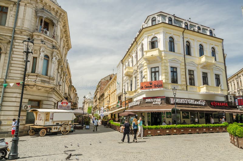 Het Oude Centrum Van Boekarest Redactionele Afbeelding - Image of ...