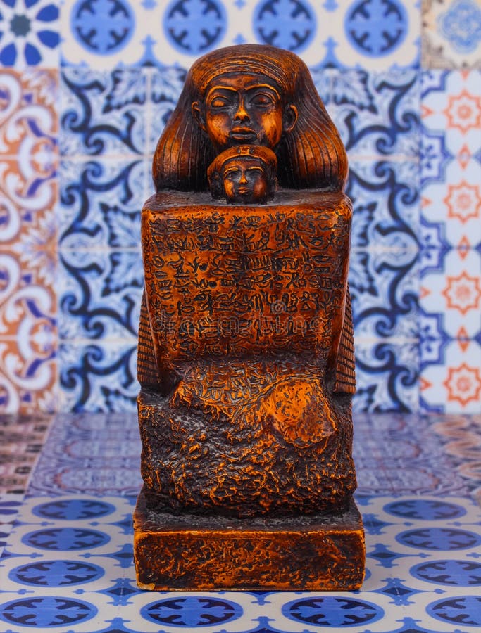 Het Oude Egyptische Standbeeld Van De Farao Stock Afbeelding - Image of ...