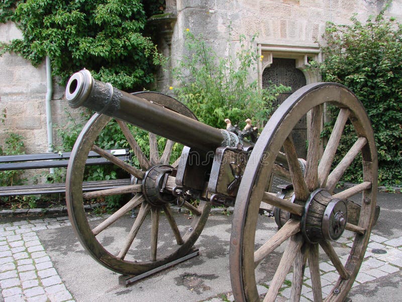 Het Kanon Bij Hohenzollern-Kasteel, Duitsland Stock Foto - Image of ...