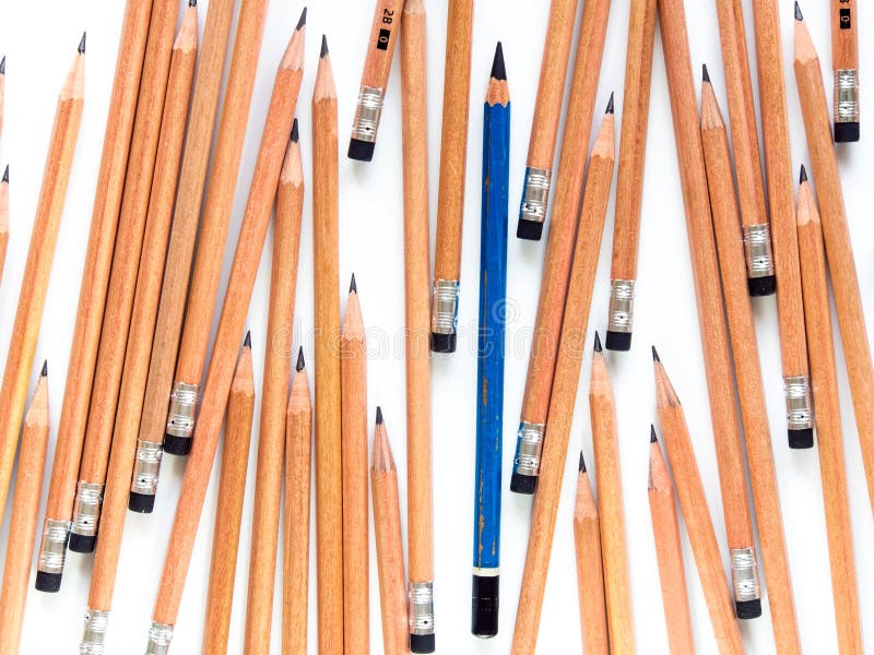 Het Oude Potlood Van EE in De Groep Nieuw 2B Potlood Stock Afbeelding ...