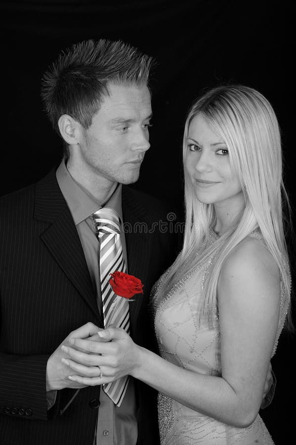 Het Paar Met Een Rood Nam Toe Stock Foto - Image of kerel, zoet: 8421290