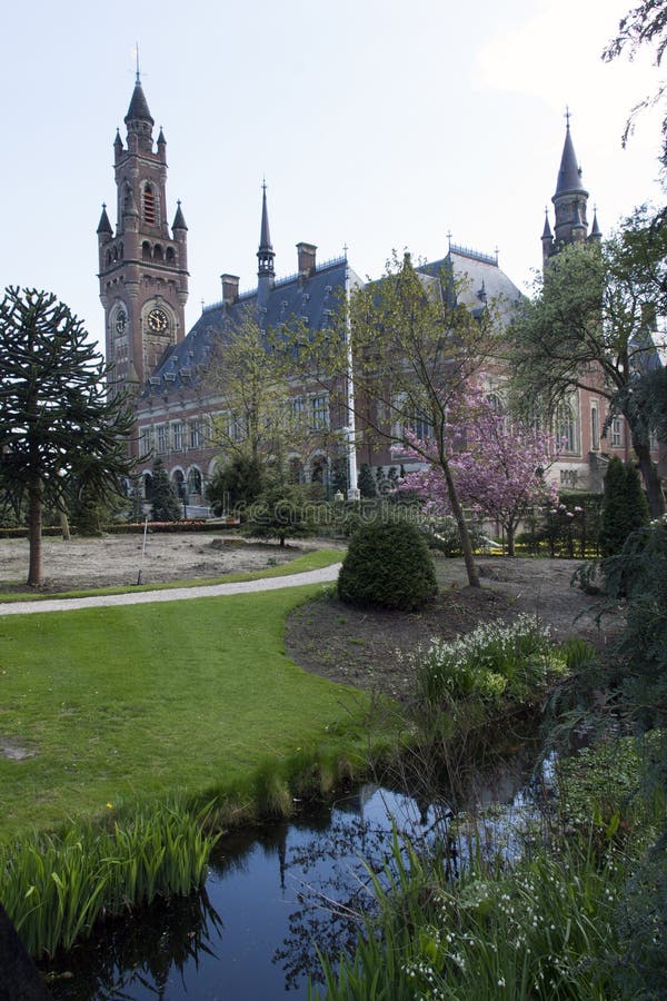 Het Paleis Van De Vrede in Den Haag Redactionele Stock Foto - Image of ...