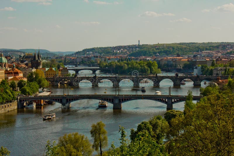 Het Panorama Van De Bruggen Van Praag Stock Afbeelding - Image of praag ...