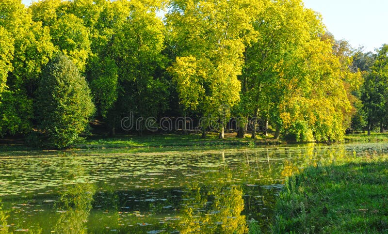 Het Park Jean-Jacques Rousseau in Ermenonville Stock Afbeelding - Image ...