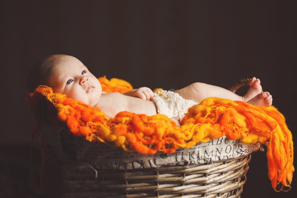 Het pasgeboren baby rusten stock foto. Image of kaukasisch - 36332258