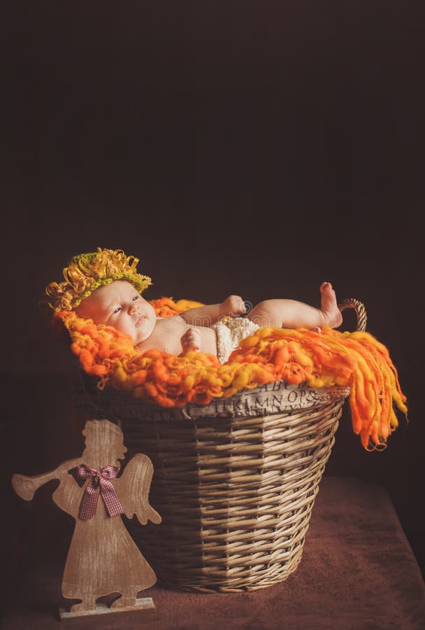 Het pasgeboren baby rusten stock foto. Image of geïsoleerd - 36332276