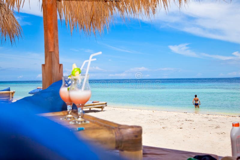 Het Paviljoen Van De Rust Op Tropisch Strand Stock Foto - Image of ...