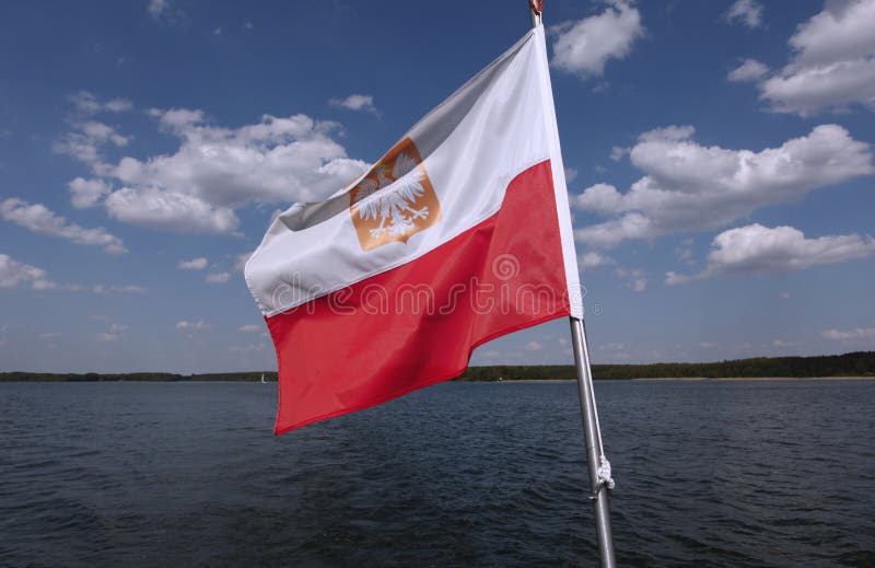 Poolse Vlag Met Het Symbool Van Het Poolse Vechten Stock Foto - Image ...
