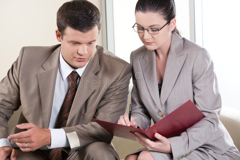 Het raadplegen stock afbeelding. Image of mannetje, mens - 6629499