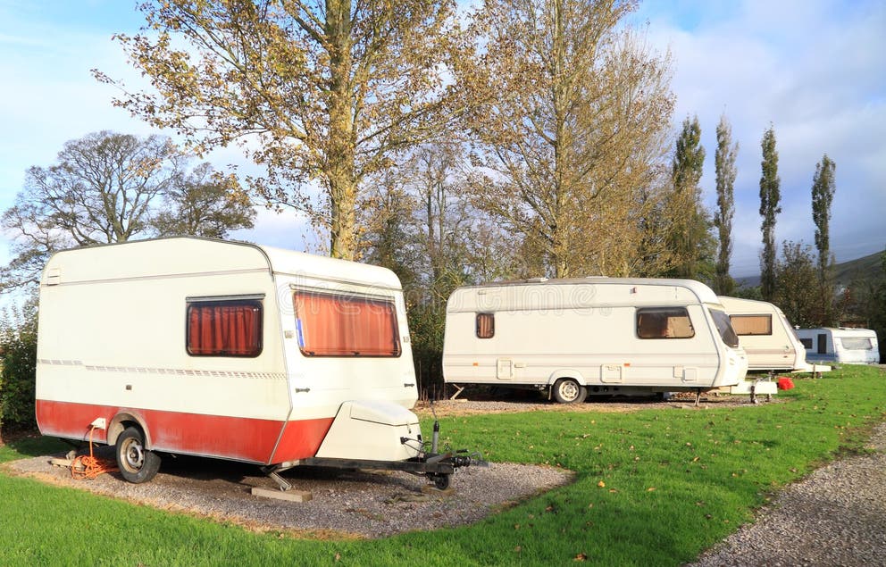 Toercaravans ter plaatse stock afbeelding. Image of huur - 22063159