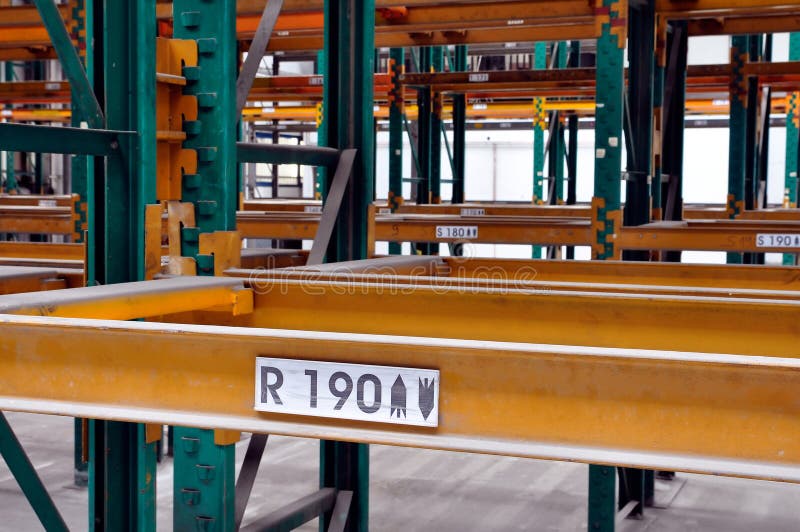 Het rekken systeem stock foto. Image of natalia, waren - 17158084