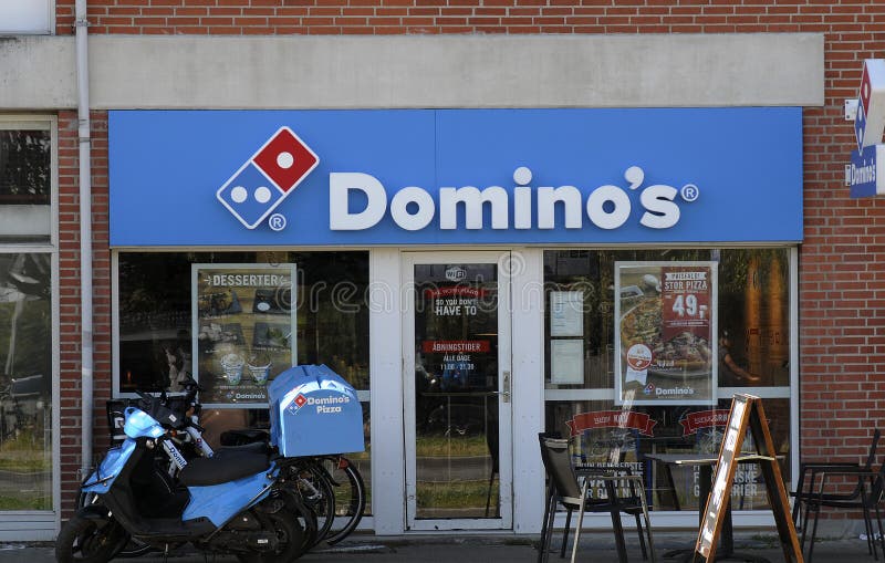 Het Restaurant Van De Domino` S Pizza Redactionele Stock Afbeelding ...