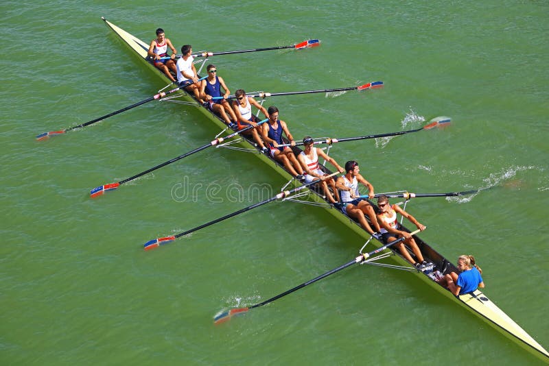 De Boot Coxed Acht Roeiers Het Roeien Redactionele Stock Afbeelding ...