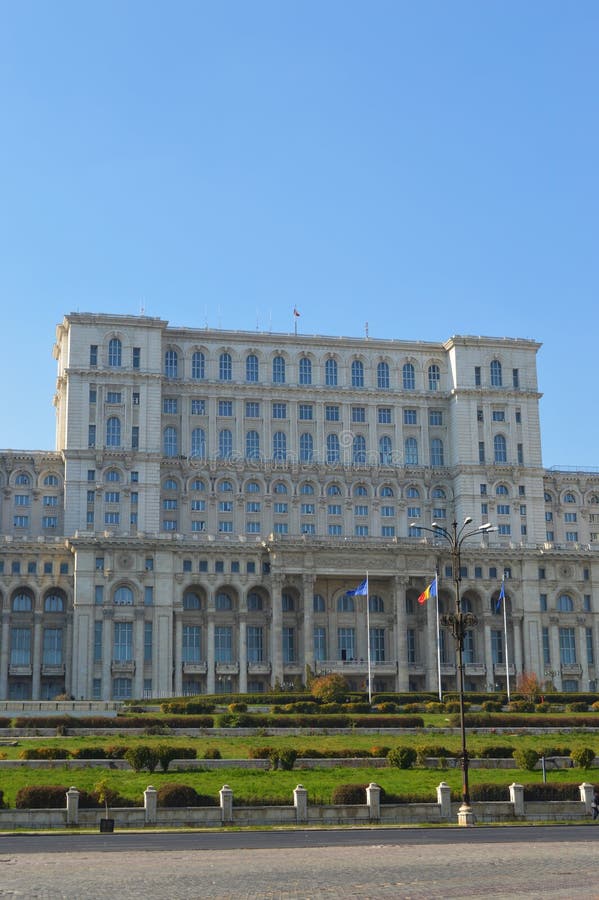 Het Roemeense Parlement - Boekarest Stock Afbeelding - Afbeelding ...