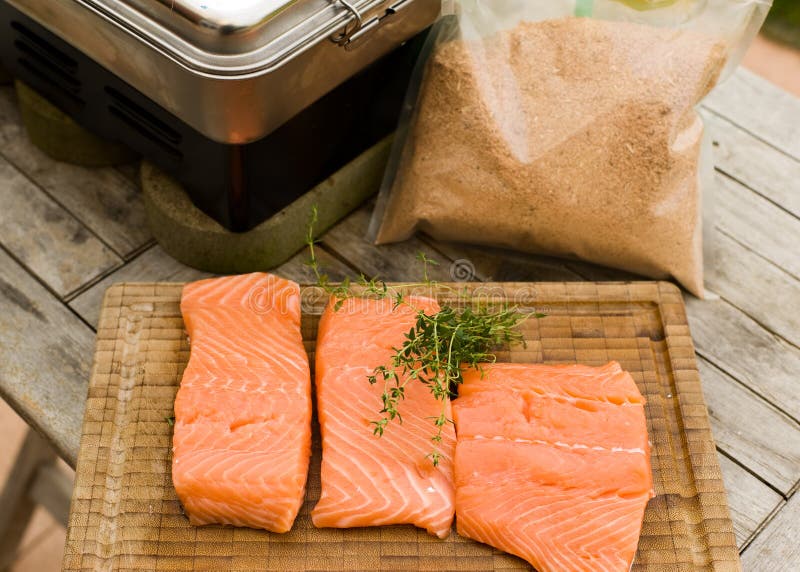 Het roken van de zalm stock afbeelding. Image of vissen - 46318873