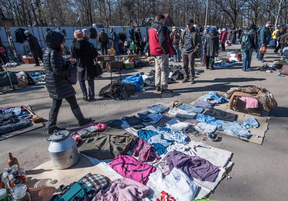 Het ruilmiddel komt samen redactionele stock afbeelding. Image of ...