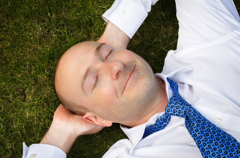 Het rusten van de zakenman stock foto. Image of levensstijl - 26082618