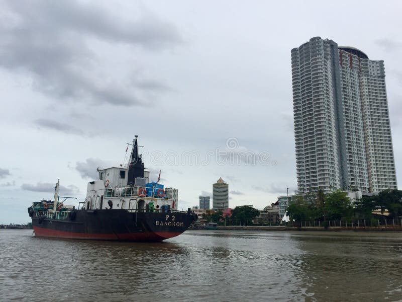 Het schip dokt redactionele stock foto. Image of schepen - 56854108