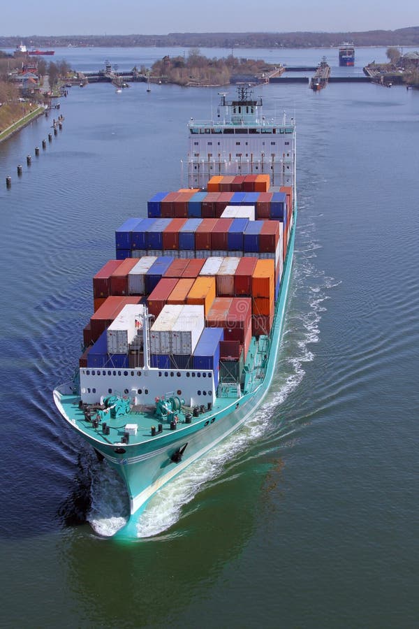 Het Schip Van De Container Op Het Kanaal Van Kiel Stock Foto - Image of ...