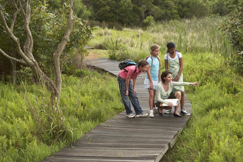 Het Schoolreis Van Leraarswith Children on Stock Foto - Image of ... Het Schoolreis Van Leraarswith Children on Stock Foto - Image of ...