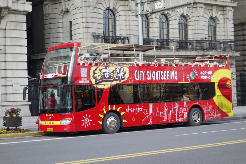 Het Sightseeing Van Bus in De Dijk Shanghai Redactionele Stock ...