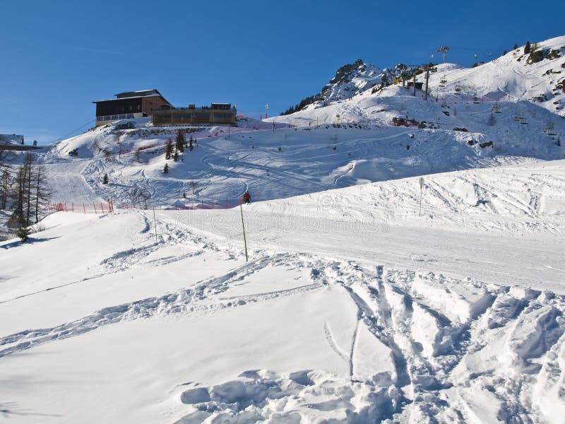 Het ski?en in Franse Alpen stock foto. Image of vakantie - 26729376