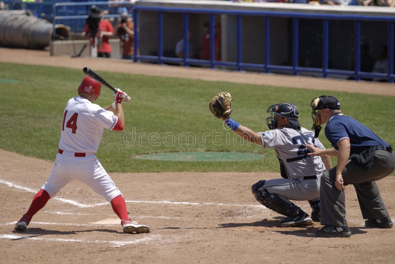 Honkvanger en umpire stock afbeelding. Image of bepaling - 2392961