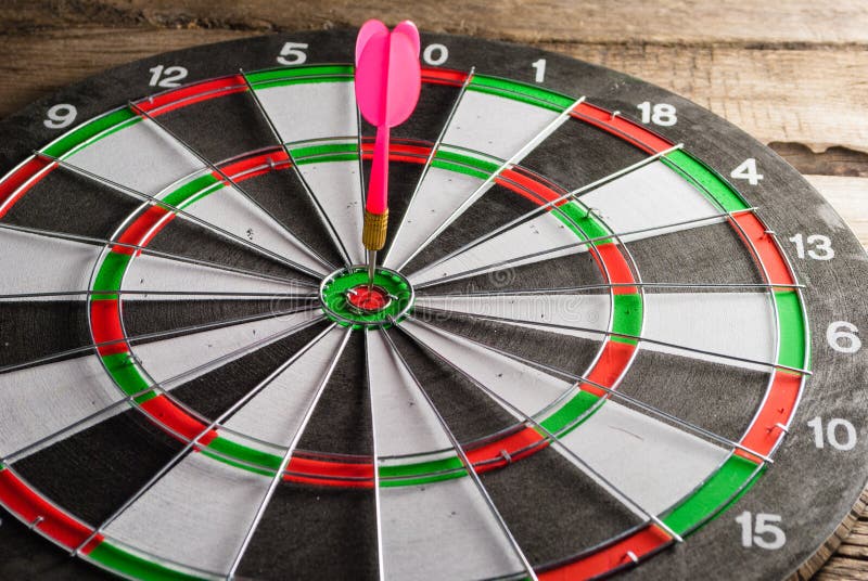 Het Spel Van Pijltjes Het Symbool Van Het Succes Stock Foto - Image of ...