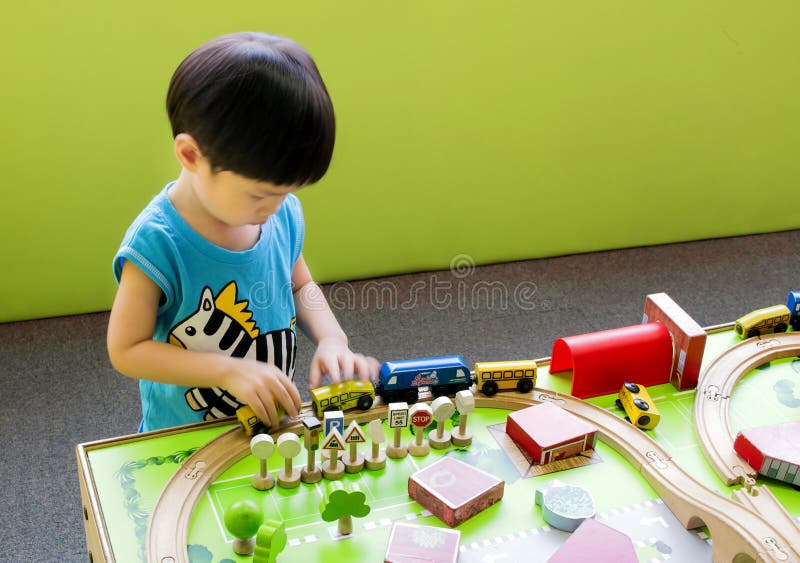 Het Spelen Auto's En Verkeerstekenspeelgoed Stock Afbeelding - Image of ...