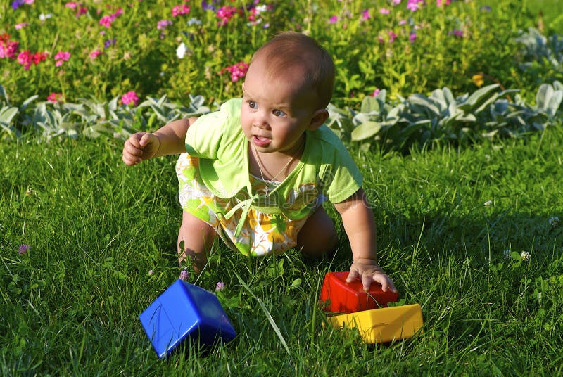 Het Spelen Van Het Kind Met Speelgoed Stock Foto - Image of nave ...