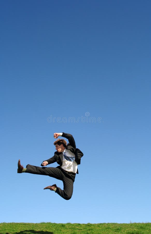 Twee Moedige Mensen Die Over Het Dak Springen Stock Afbeelding - Image ...