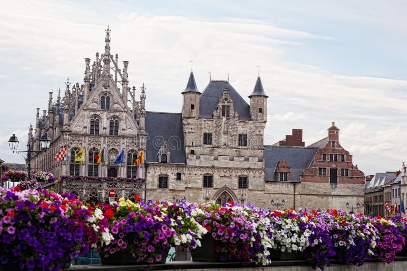 Het Stadhuis Van De Stad in Mechelen Stock Foto - Image of europees ...