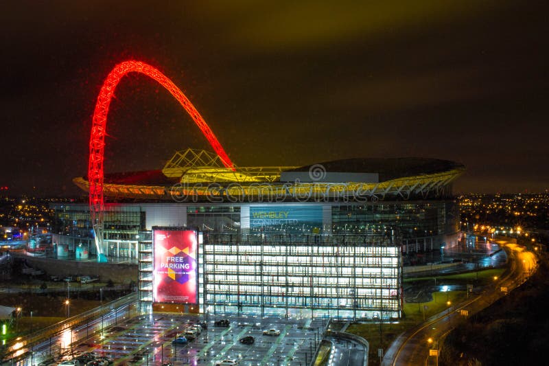 Het Stadion Van Wembley Bij Een Zonnige Dag Redactionele Fotografie ...