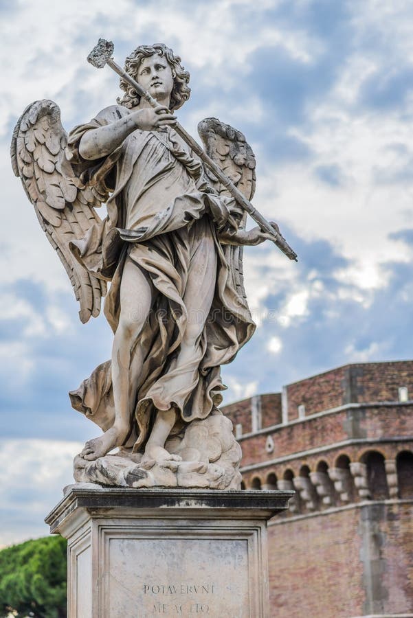 Het Standbeeld Van De Engel in Rome Stock Afbeelding - Image of brug ...