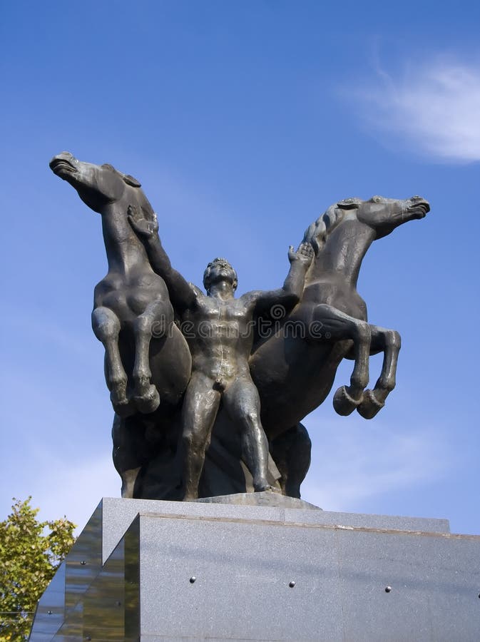 Het Standbeeld Van De Mens En Van Paarden Stock Foto - Image of wapens ...