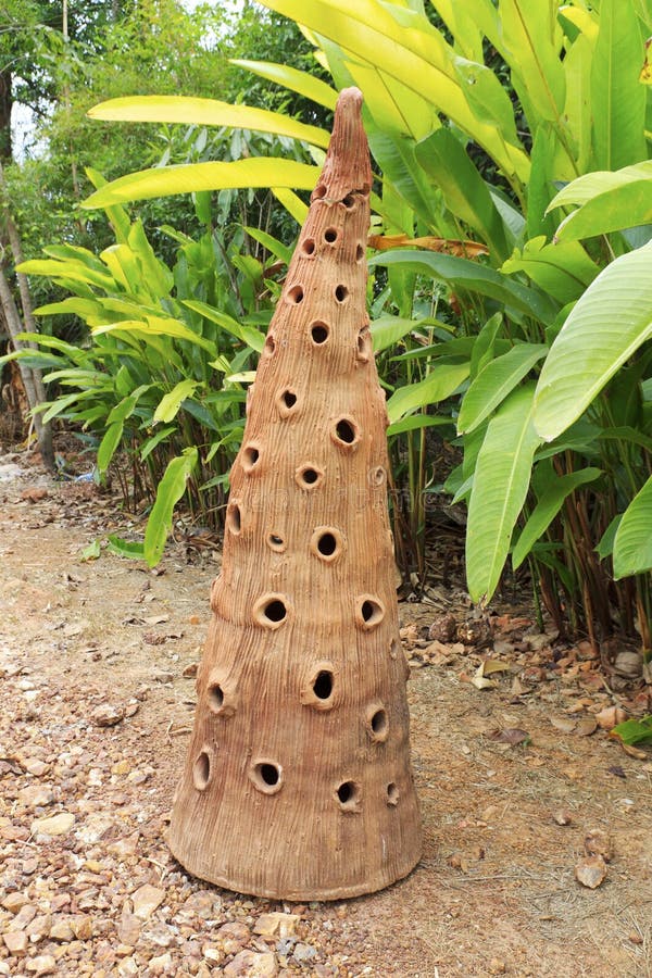 Het Standbeeld Van De Molshoop Stock Foto - Image of weide, formeel ...