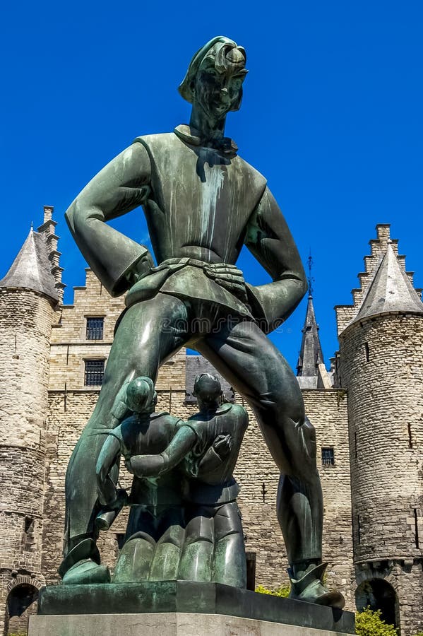 Lange Wapper Standbeeld Voor Het Steen in Antwerpen, België Stock ...