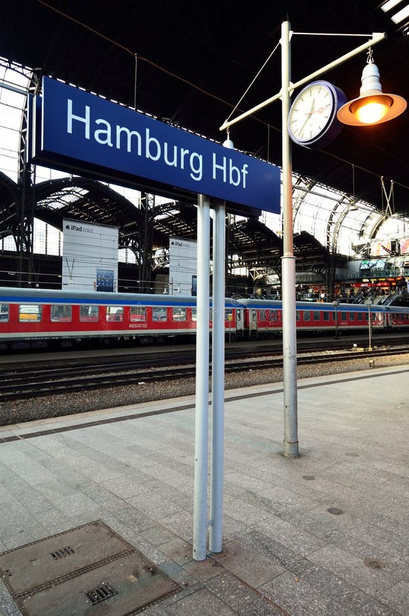 Het Station Van Hamburg Hbf Redactionele Foto - Image of blauw ...