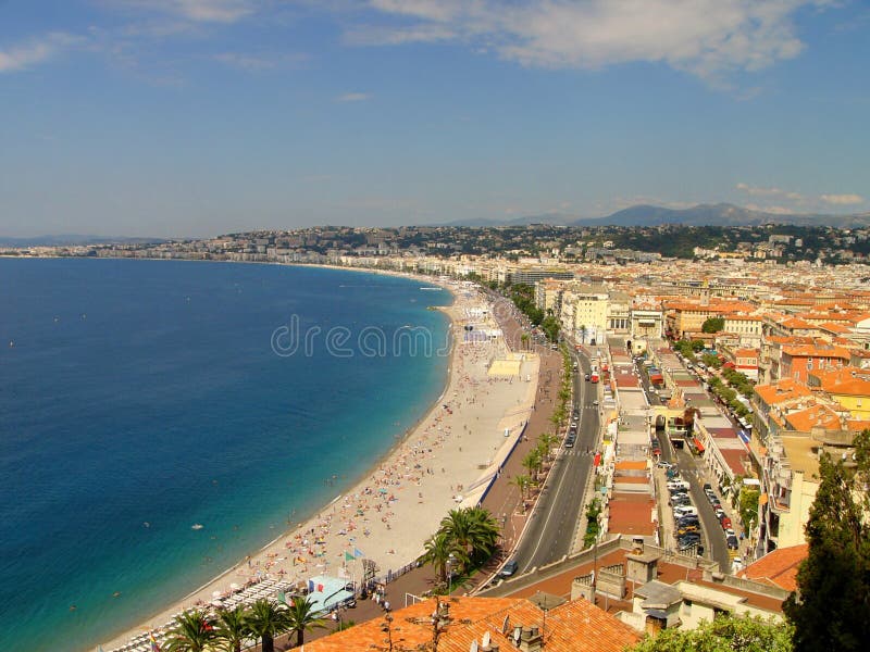 Het Strand En De Stad Van Nice. Stock Foto - Image of horizon, blauw ...