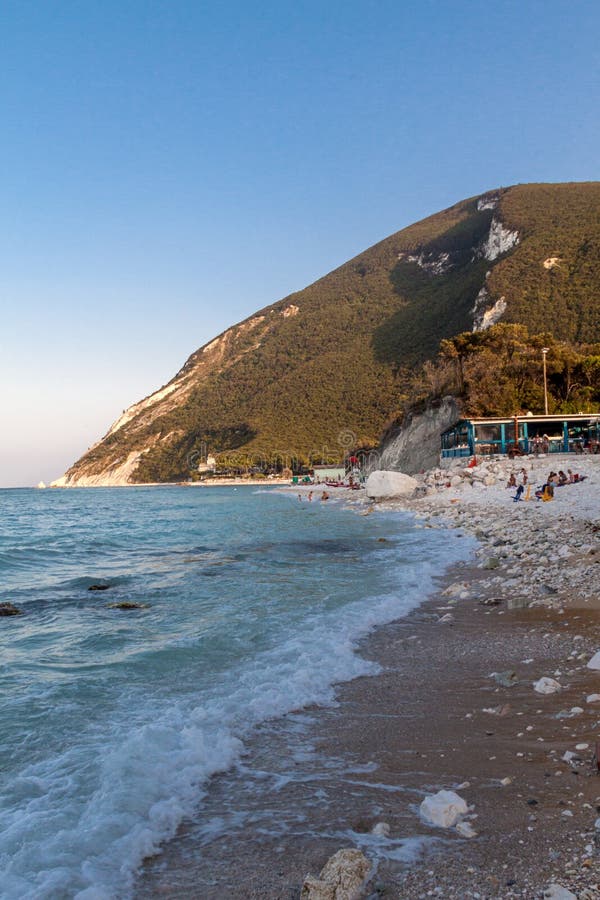 Het strand van Ancona stock afbeelding. Image of toneel - 37581613