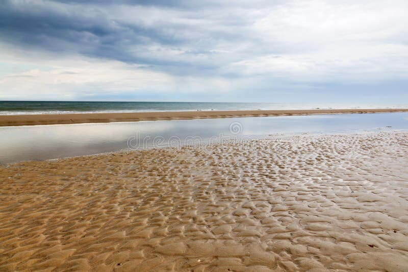 Het strand van het zand stock foto. Image of rimpeling - 15301360