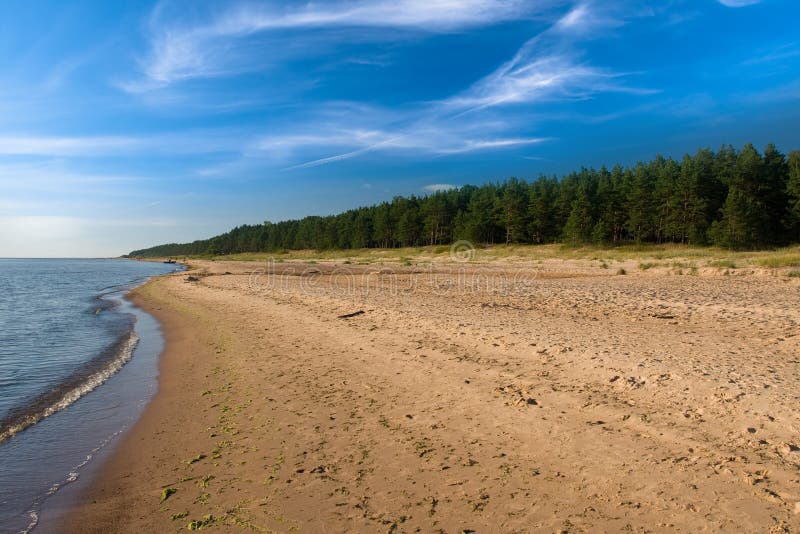 Het Strand Van Het Zand in Letland Stock Afbeelding - Image of geest ...