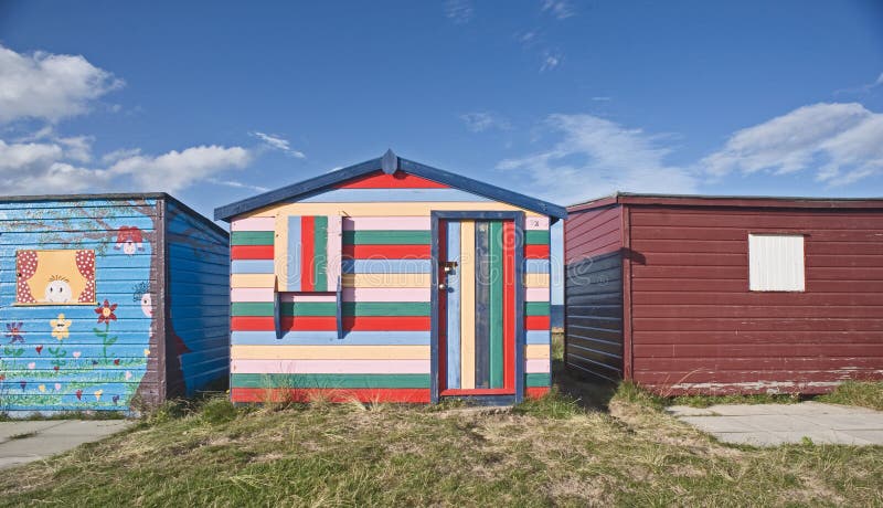 Het strandhut van de kust. redactionele stock foto. Image of blauw ...