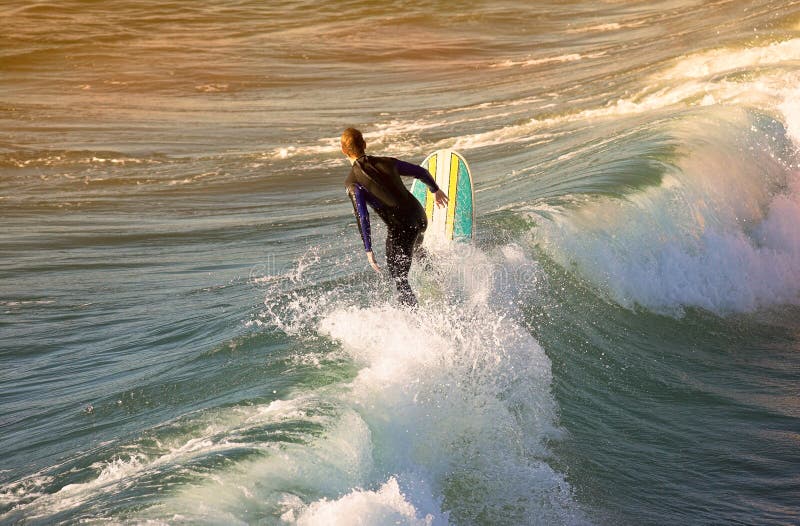 Het surfen stock foto. Image of overzees, vaardigheid - 1628346