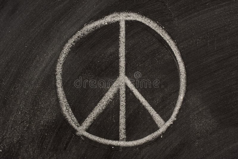 Een Symbool Voor De Vrede, Gemaakt Van Prikkeldraad En Kleine Figuren ...