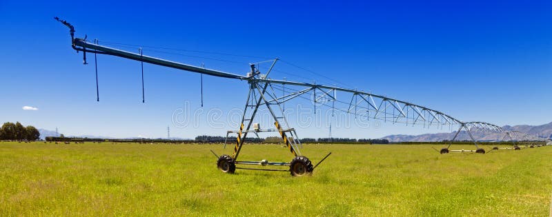Irrigatiesysteem stock afbeelding. Image of hemel, modern - 22641873