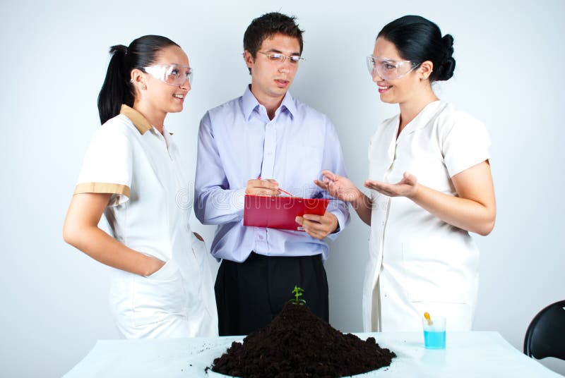 Biologen Team in Discussie in Laboratorium Stock Afbeelding - Image of ...