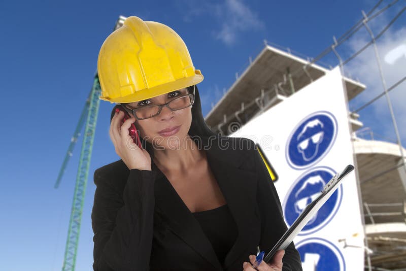 Het telefoneren van vrouw stock afbeelding. Image of volwassenen - 14111749